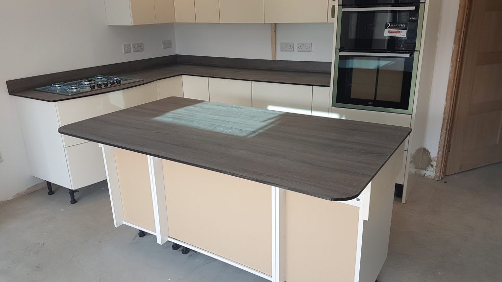 Worktop Fitter – Kitchen Worktop Fitter, Installing Worktops in the ...