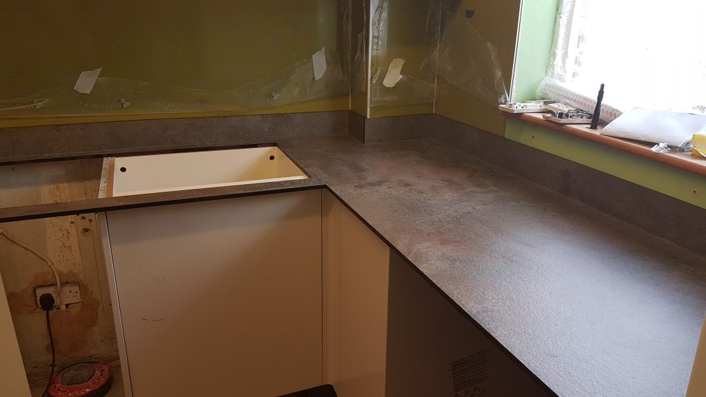 Worktop Fitter – Kitchen Worktop Fitter, Installing Worktops in the ...
